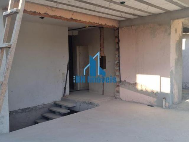 Casa Alto Padrão de 4 quartos com 4 suítes e 4 vagas no bairro Santa Mônica Belo Horizonte/MG