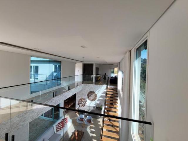 Casa alto padrão dentro da cidade