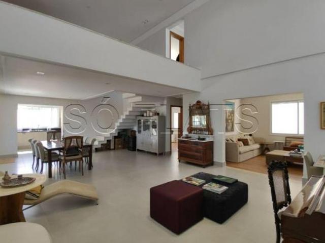 Casa alto padrão disponível para venda em Bragança Paulista, com 3 suítes, 2 vagas e Piscina