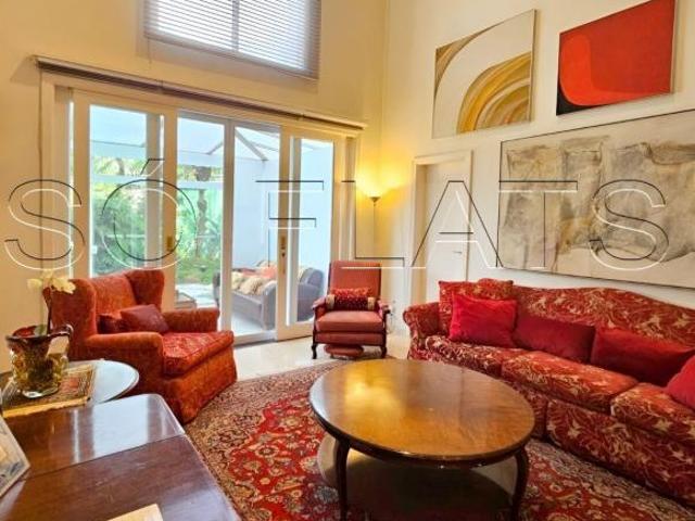 Casa alto padrão disponível para venda no Morumbi, com 589m², 4 dormitórios e 4 vagas
