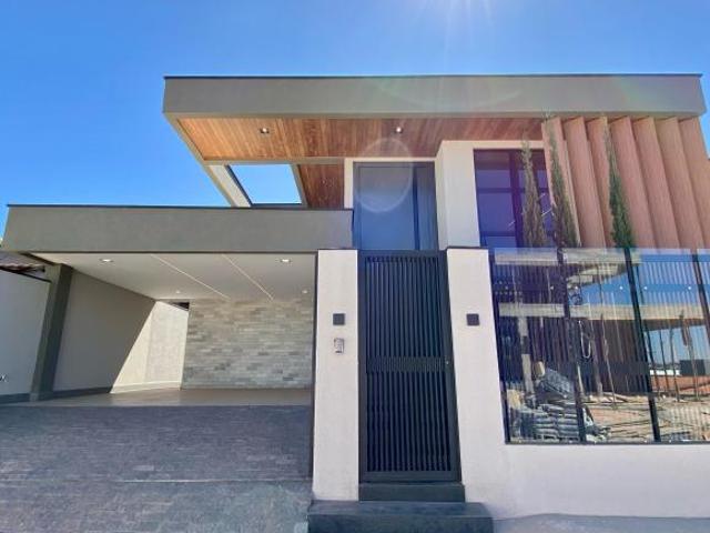 Casa Alto Padrão em Arniqueira – 4 Quartos, Lazer Completo