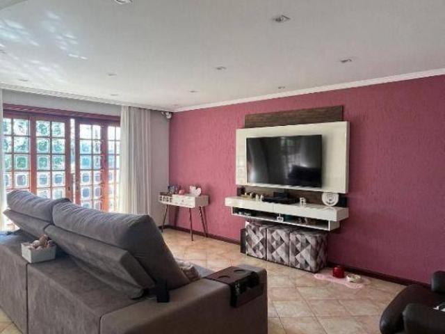 Casa Alto Padrão em Bairro Valorizado em Jundiaí: 3 Qts, Suite com hidro, Lareira, Piscina e 4 Vagas