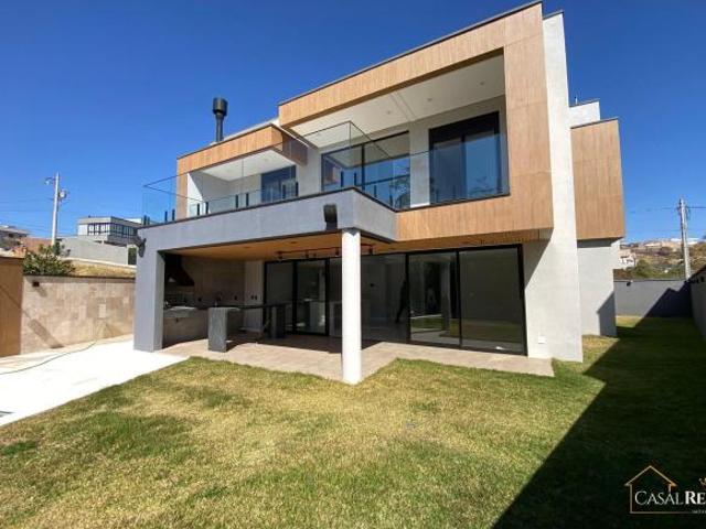 Casa Alto Padrão em Bairro Residencial