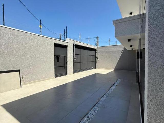 Casa Alto Padrão em Curitiba com Piscina Aquecida, 3 Quartos e 360m²: Porteira Fechada
