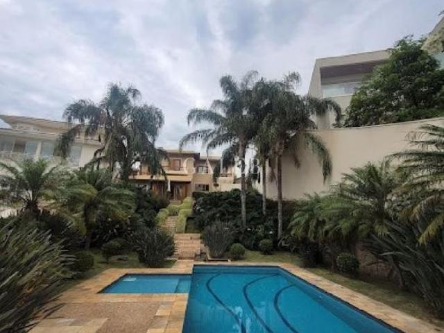Casa Alto Padrão em condomínio dentro da cidade com 4 dormitórios Piscina Lago 2 áreas gourmets