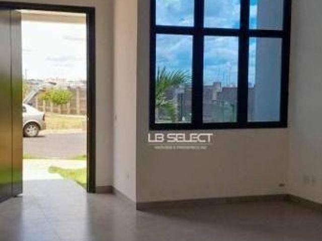 Casa alto padrão em condomínio fechado na zona leste com quatro suítes e 4 vagas de garagem