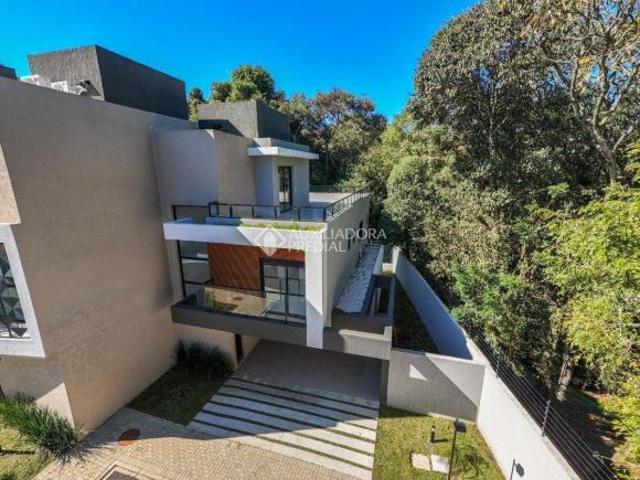 Casa Alto Padrão em Condomínio no Cascatinha 250m² com 3 Suítes, Quintal e Ático com Vista Privati