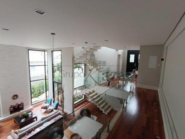 Casa Alto padrão em Condomínio Reserva do Paratehy 4 Dormitórios 480m² Urbanova
