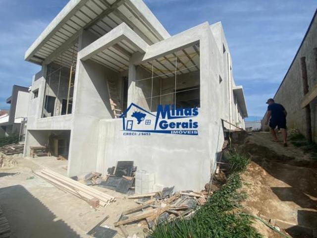 Casa Alto Padrão em fase de construção, com 480m² de área construída !