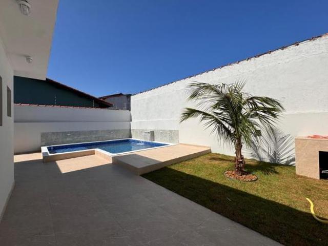 Casa Alto Padrão em Itanhaém com espaço amplo e areá gourmet