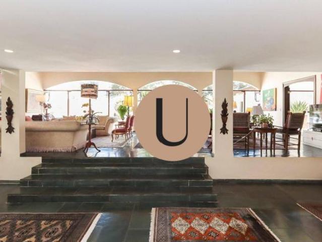 Casa Alto Padrão em rua fechada com cancela com 3 dormitórios à venda, 632 m² por R$ 6.000.000 Alt