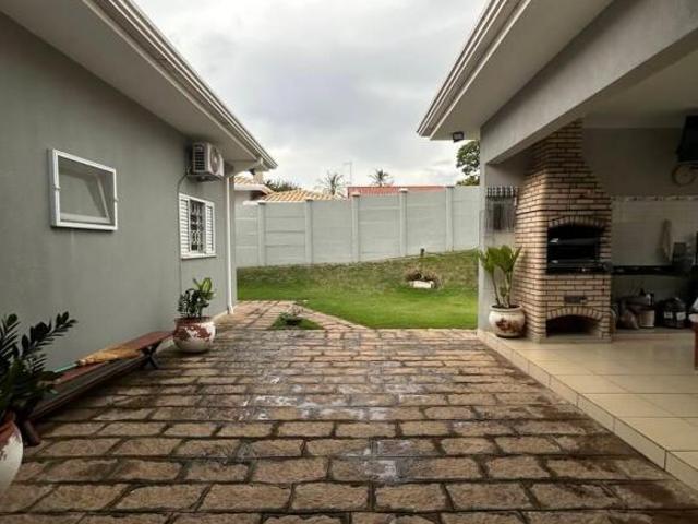 Casa Alto Padrão I AT: 1000m² I 3 suítes I Edícula I Terras de Itaici
