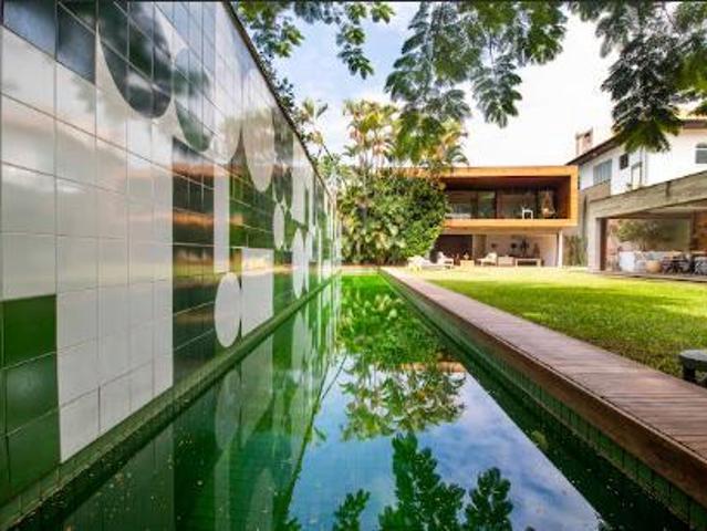 Casa alto padrão p/venda td reformada c/512m2 e 03 suites 05 vagas Jd Leonor Morumbi