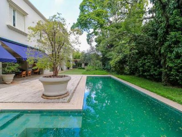Casa alto padrão p/venda ou locação c/919m2 e 05 suites 04 vagas Morumbi