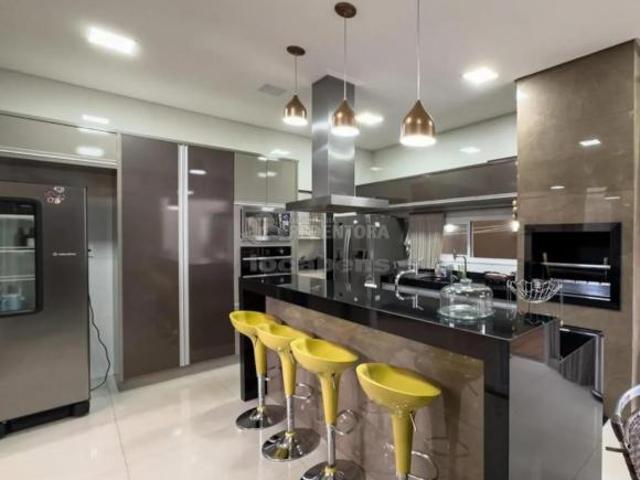 Casa Alto Padrão para Venda com 03 Dormitórios no Parque Residencial Damha IV