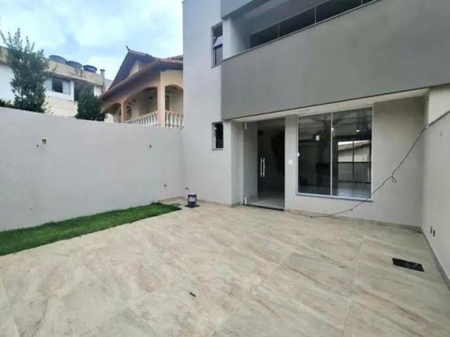 Casa Alto Padrão Planalto 03 qts. 03 vgs