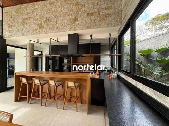 CASA ALTO PADRÃO PORTEIRA FECHADA 4 dormitórios/2 suítes/12 Vagas Residencial Ypeville Mairiporã/SP