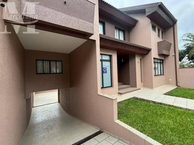 CASA ALTO PADRÃO PRÓXIMA AO COLÉGIO MARISTA. 4 QUARTOS, SENDO 3 SUÍTES. ESPAÇO GOURMET E GARAGEM P