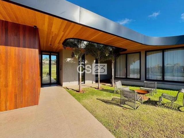Casa Alto Padrão recém construída com 4 suítes no Condomínio Porto das Águas Porecatu, PR