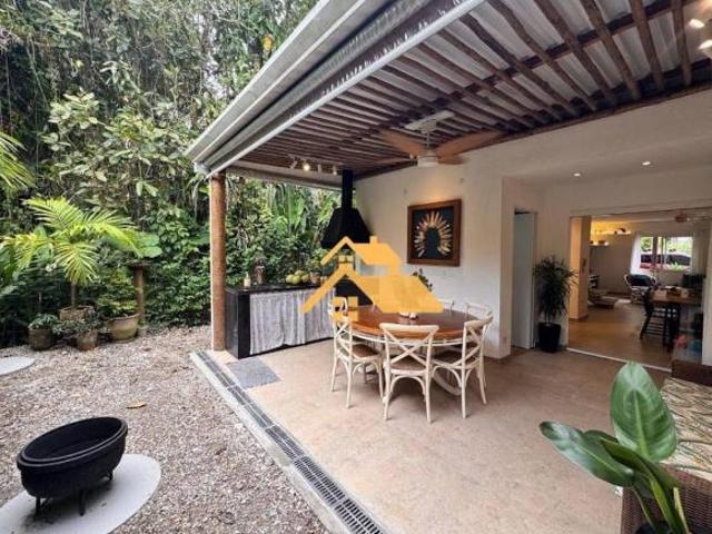 Casa Alto Padrão Reformada em Barra do Una | 3 Suítes • Varanda Gourmet • Condomínio Exclusivo