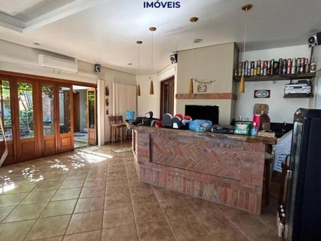 Casa alto padrão, Semimobiliada, Piscina, Gourmet, 3 dormitórios, Suíte
