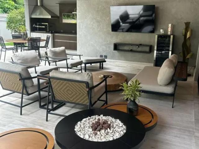 Casa Alto padrão á venda em Alphaville