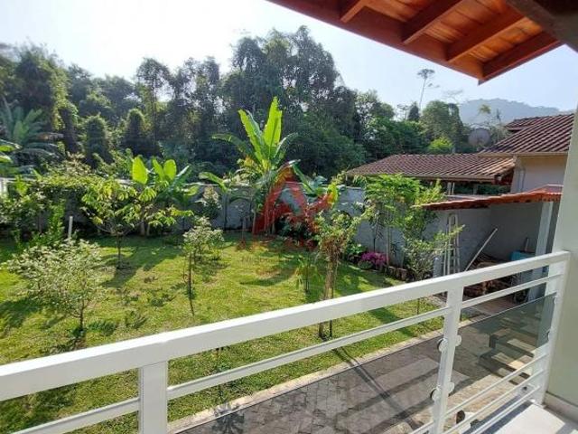 Casa Alto Padrão 02 suítes, espaço gramado e ótima área de lazer