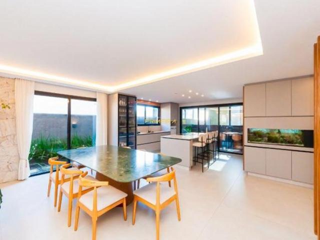 Casa Alto Padrão 247m² privativos 3 quartos suítes, 2 vagas de garagem e área gourmet