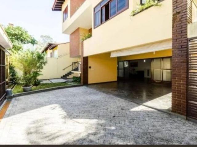 Casa alto padrão | 380m² | 3 suítes | Gourmet + salão de festas