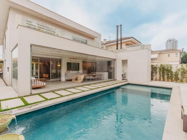 Casa Alto Padrão