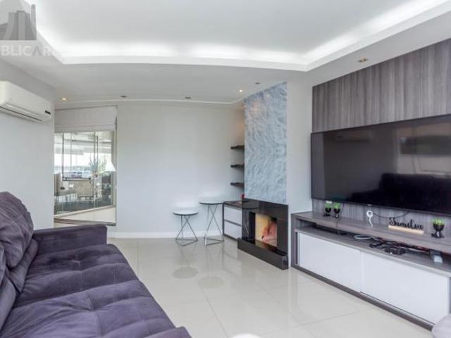 Casa Alto Padrão 3 dormitórios, 2 suítes, 4 banheiros, 4 vagas/box, Bairro Santo
