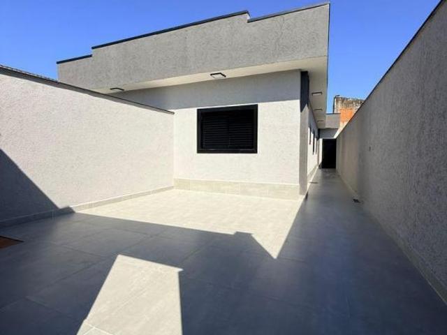 Casa Alto Padrão 3 Dormitórios Piscina na Praia de Mongaguá $559mil Use seu FGTS