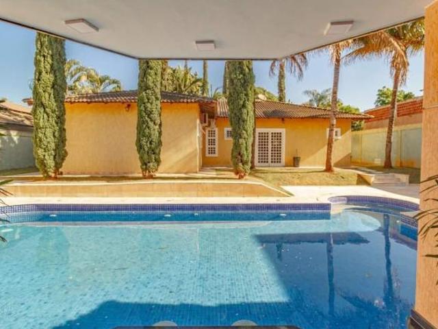 Casa Alto Padrão, 3 Quartos, 2 Suítes, Piscina, Sauna, Hidromassagem Para Venda no Condomínio Porto