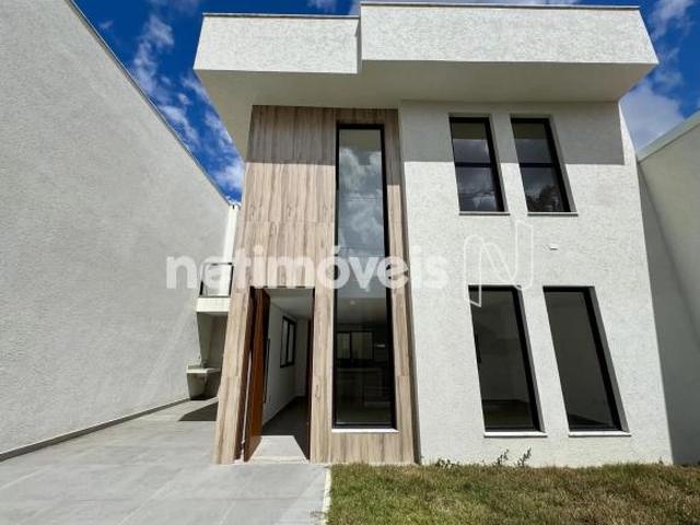 Casa alto padrão 3 quartos com suítes e varanda à venda no Planalto!