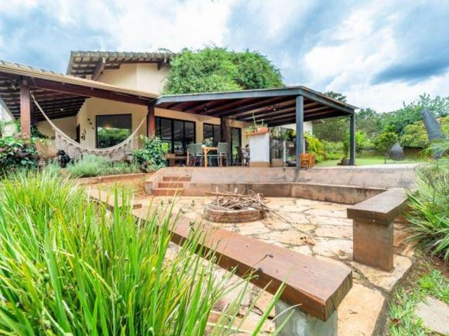 Casa Alto Padrão 450m² | Lote 1.500m² | 5 Quartos | Piscina Aquecida | Energia Fotovoltaica