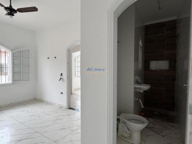 Casa alto padrão, 4 dormitórios a 100 metros da praia!
