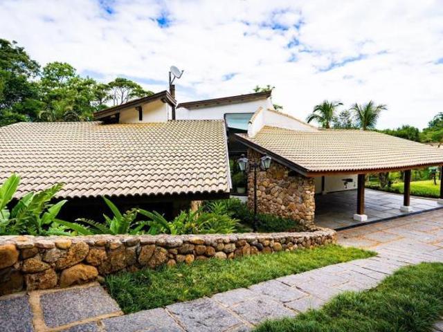 Casa Alto Padrão 4 Dormitórios no Portal do Carmo – Guaecá