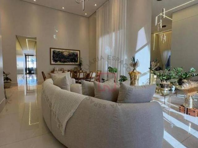 Casa Alto Padrão | 4 Suítes | Lote: 400m² Área Útil: 320m²
