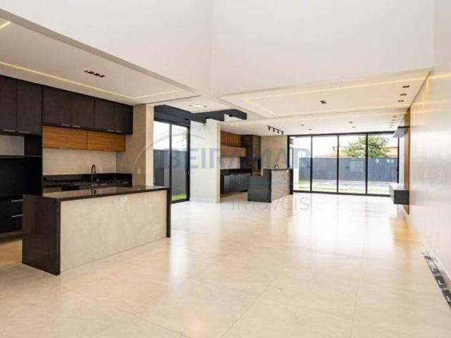Casa alto padrão, 4 suítes, 270 m², lazer completo, energia fotovoltaica – Sobradinho/DF
