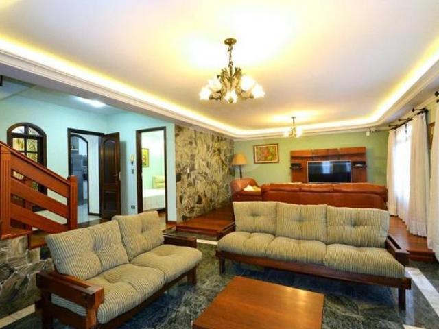 CASA ALTO PADRÃO • 4 QUARTOS • 726M² DE TERRENO • BOA VISTA – CURITIBA