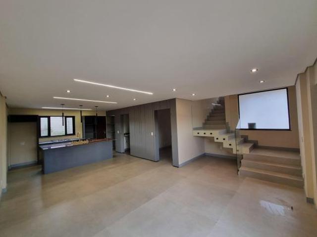 Casa Alto Padrão – 4 Quartos, Suíte, Piscina e Churrasqueira no RESERVA DO VALE