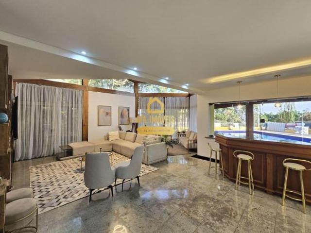 CASA ALTO PADRÃO COM PISCINA PRIVATIVA