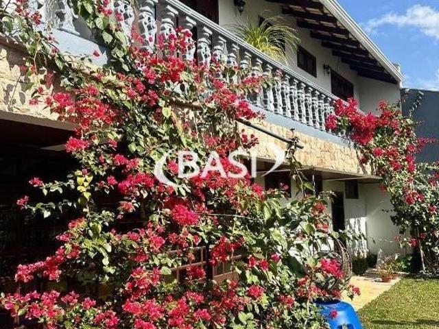 Casa Alto Padrao a Venda no Parolin, Curitiba 5 Dormitorios