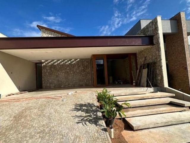 CASA ARNIQUERAS CONDOMININIO ALTO PADRAO PISCINA PROXIMO AO PARK WAY BANHEIRA CHURRASQUEIRA LAJE