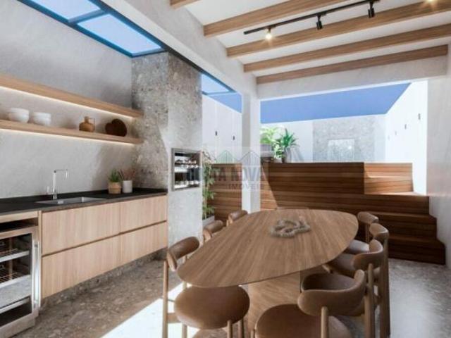 Casa Alta Duplex a Venda! 3 quartos e duas suítes, 215 m2, área de lazer e 2 vagas de garagem