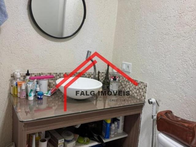 Casa Ampla, Mobiliada com Três Residências na Vila Ayrosa ? Ideal para Moradia ou Investimento