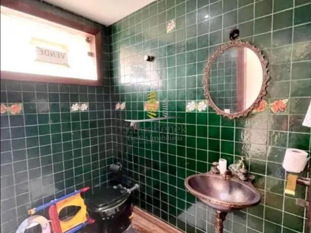 Casa ampla no Alphaville Residencial 5 com piscina e churrasqueira