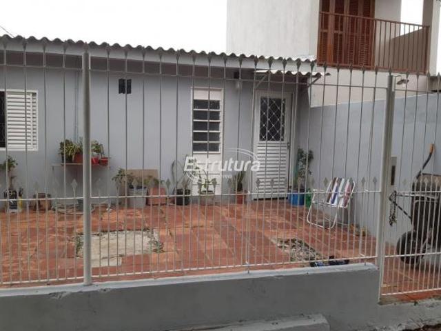 Casa ampla no Bairro Tancredo Neves com placa solar