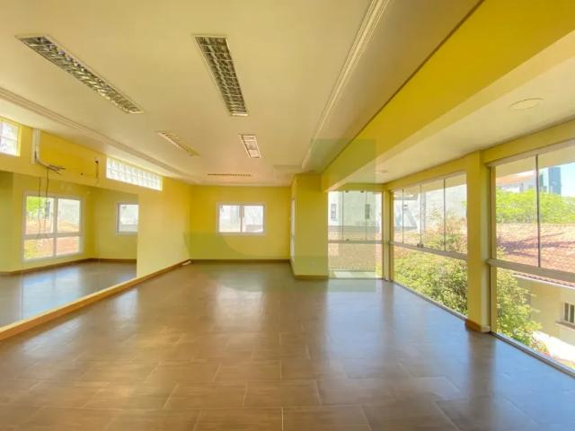 Casa ampla no bairro São José, ideal para uso residencial ou comercial!