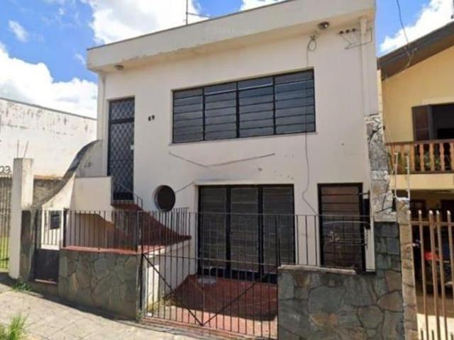 Casa Ampla no Centro: Ideal para Moradia ou Transformação em Ponto Comercial com Ótima Localização